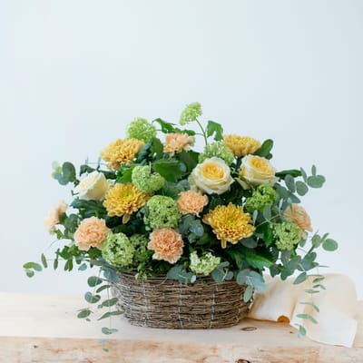 Mixed basket in warm shades and greens | Interflora